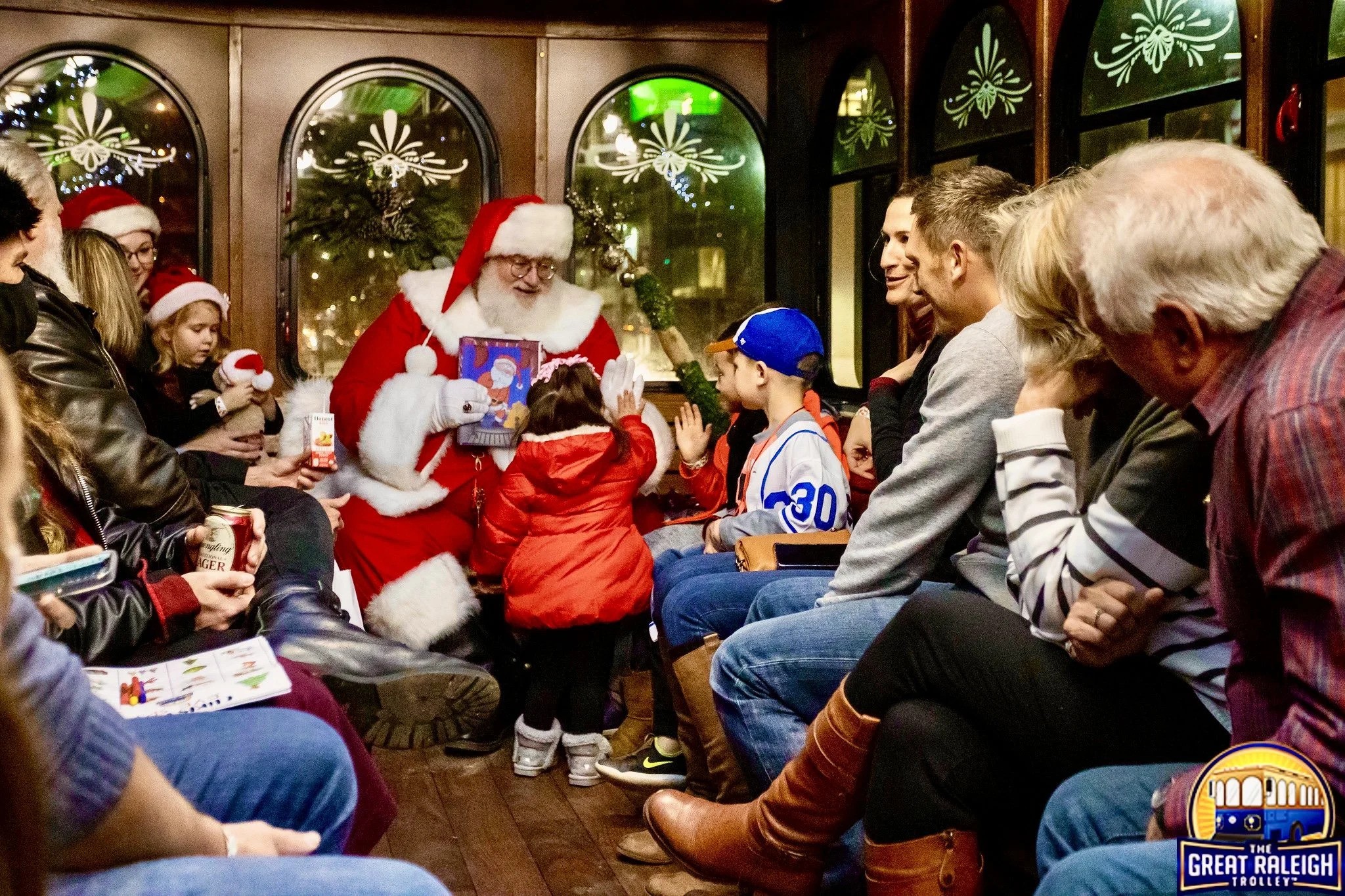 All Aboard for Peak Holiday Cheer: Christmas Trolley Tours With The ...